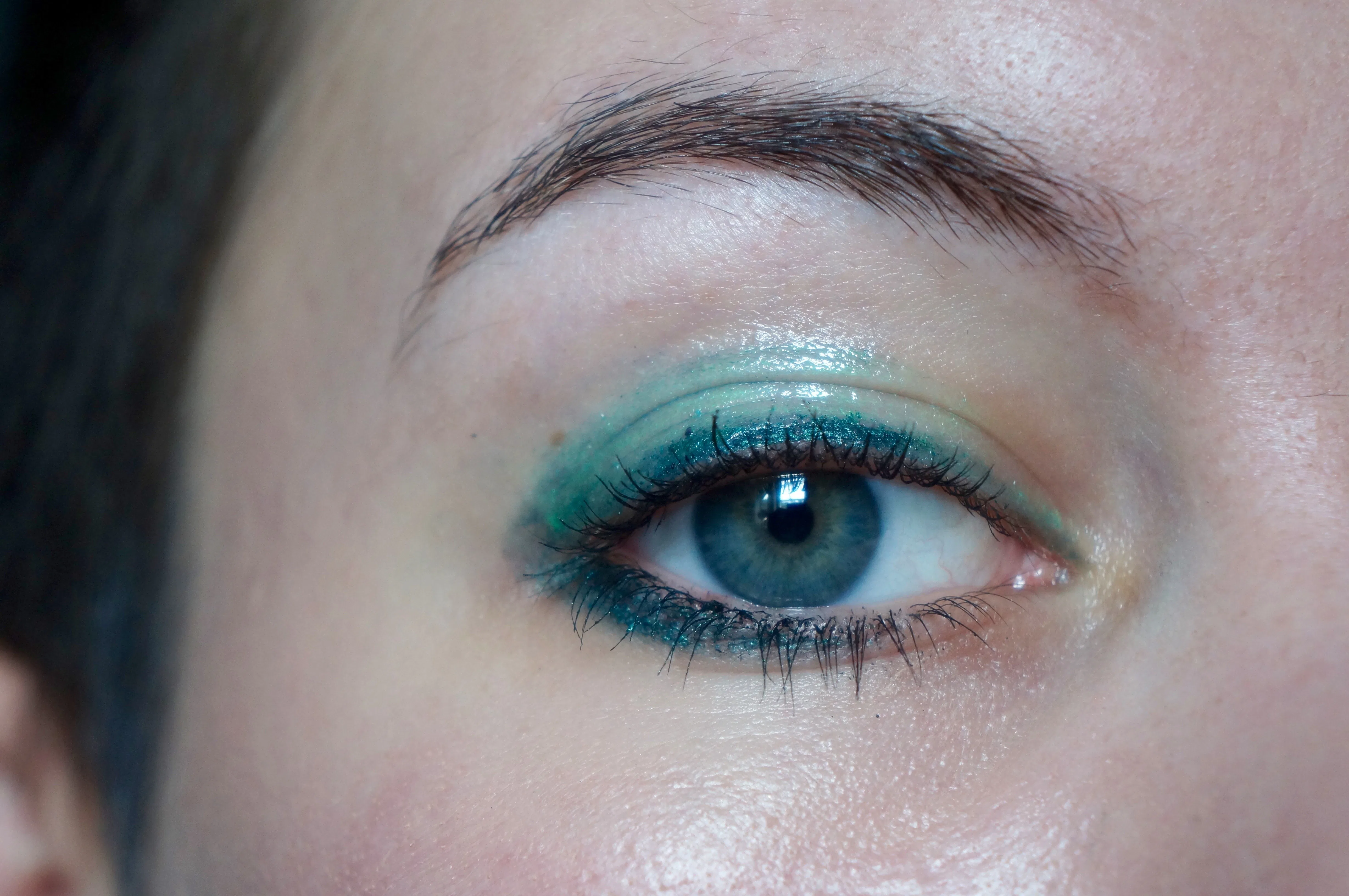 How To Pull Off The Glossy Eyelids Trend Effortlessly — PHOTOS