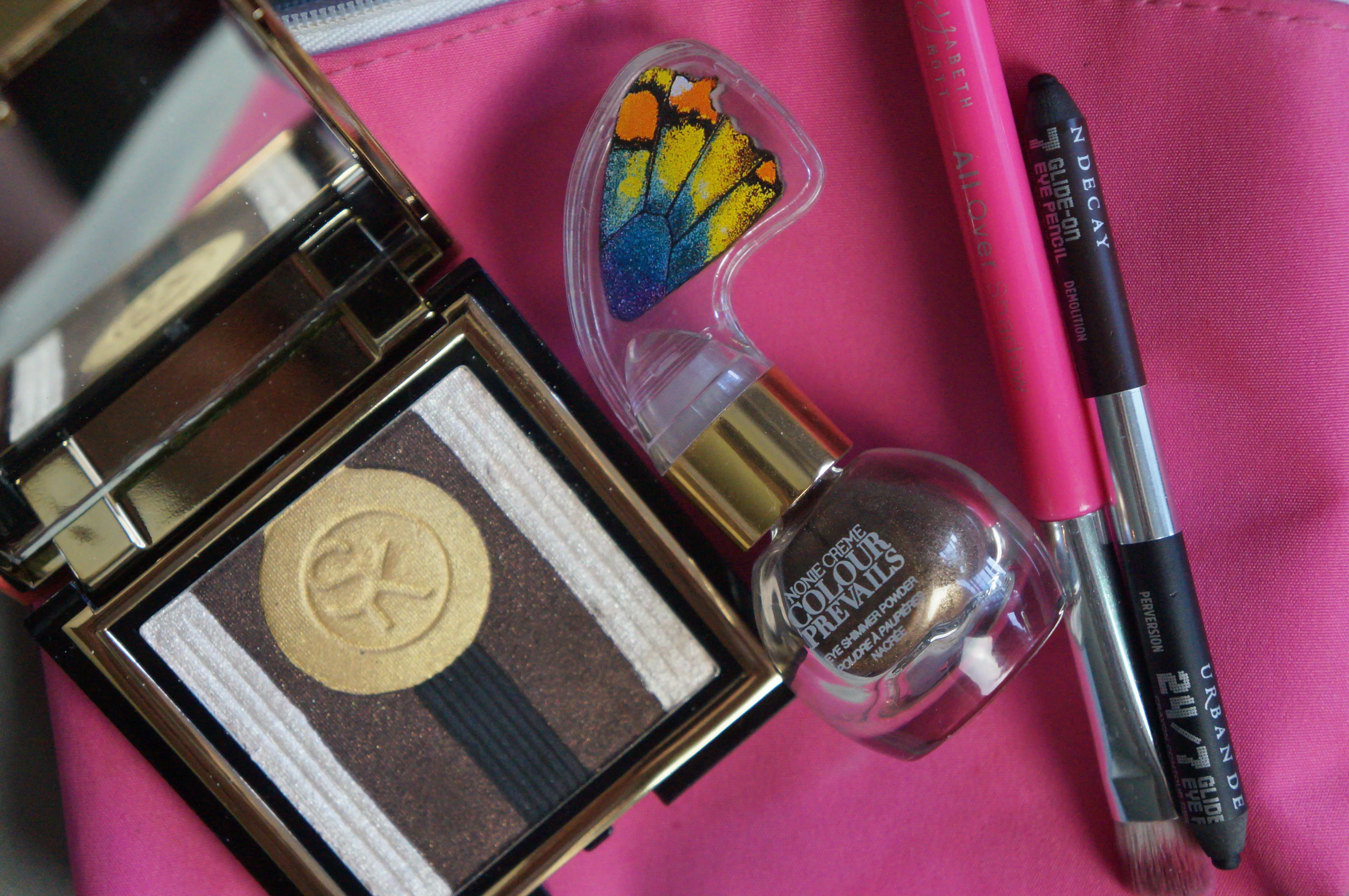 5-Minute Beauty Looks You Can Do In the Office Bathroom Before Happy Hour