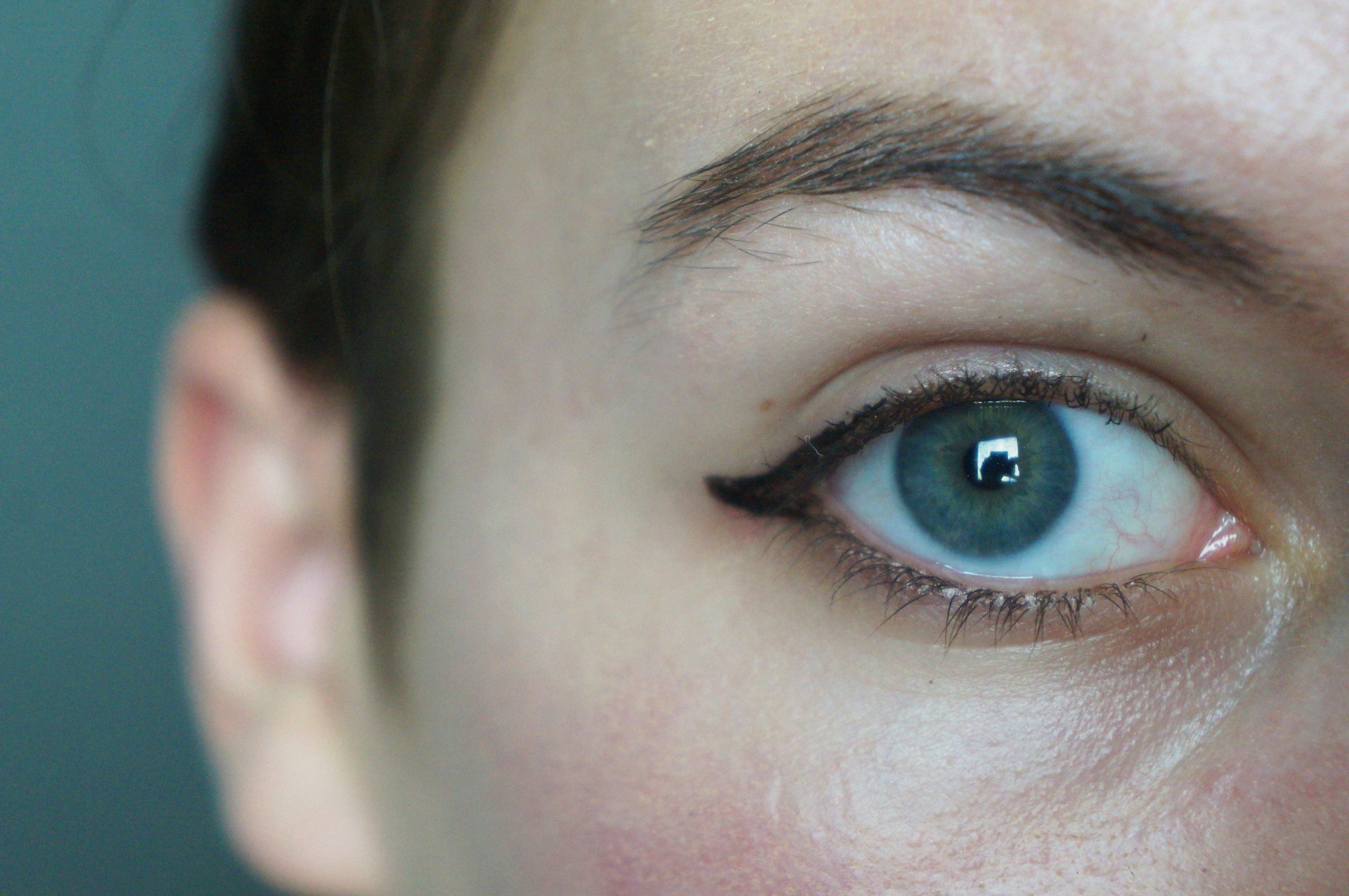10 Genius Eyeliner Hacks for Lazy, Broke, or Clumsy Girls
