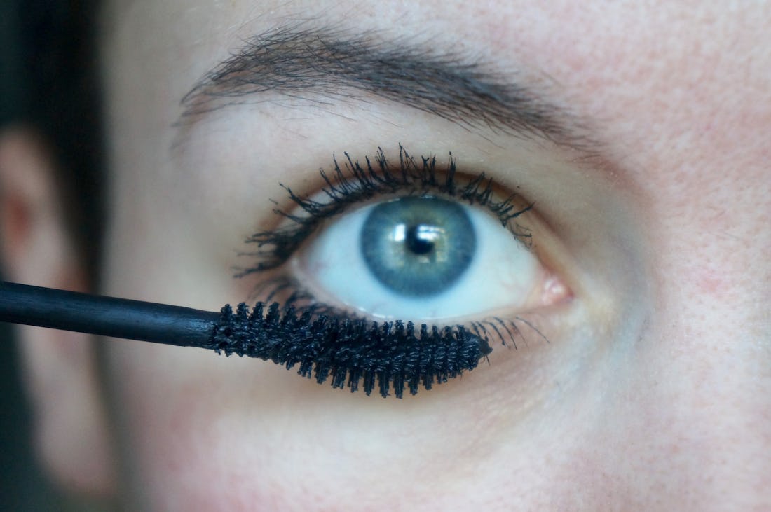 How To Try The Clumpy Mascara Trend In A Less Dramatic Way — PHOTOS