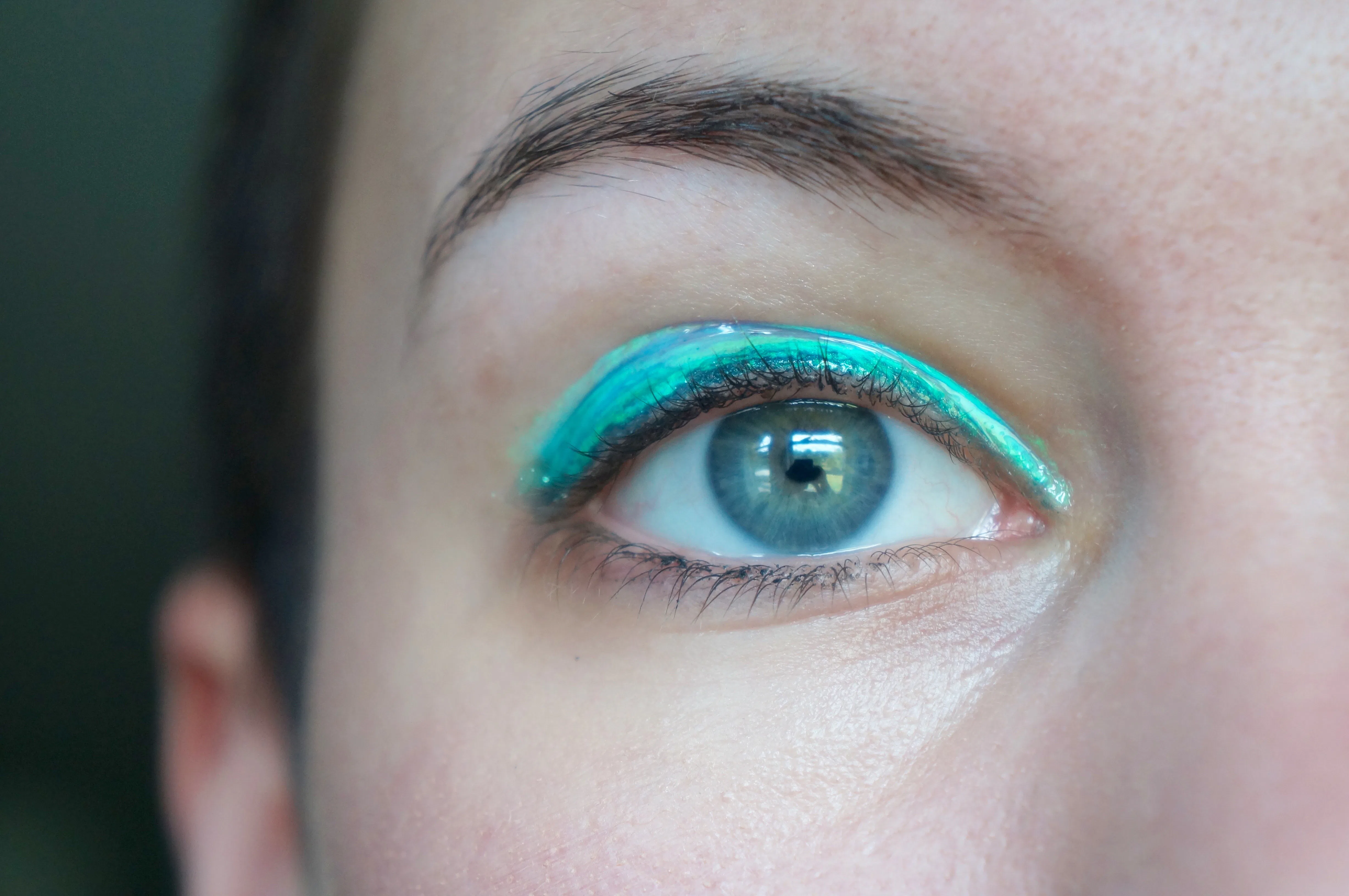 How To Pull Off The Glossy Eyelids Trend Effortlessly — PHOTOS