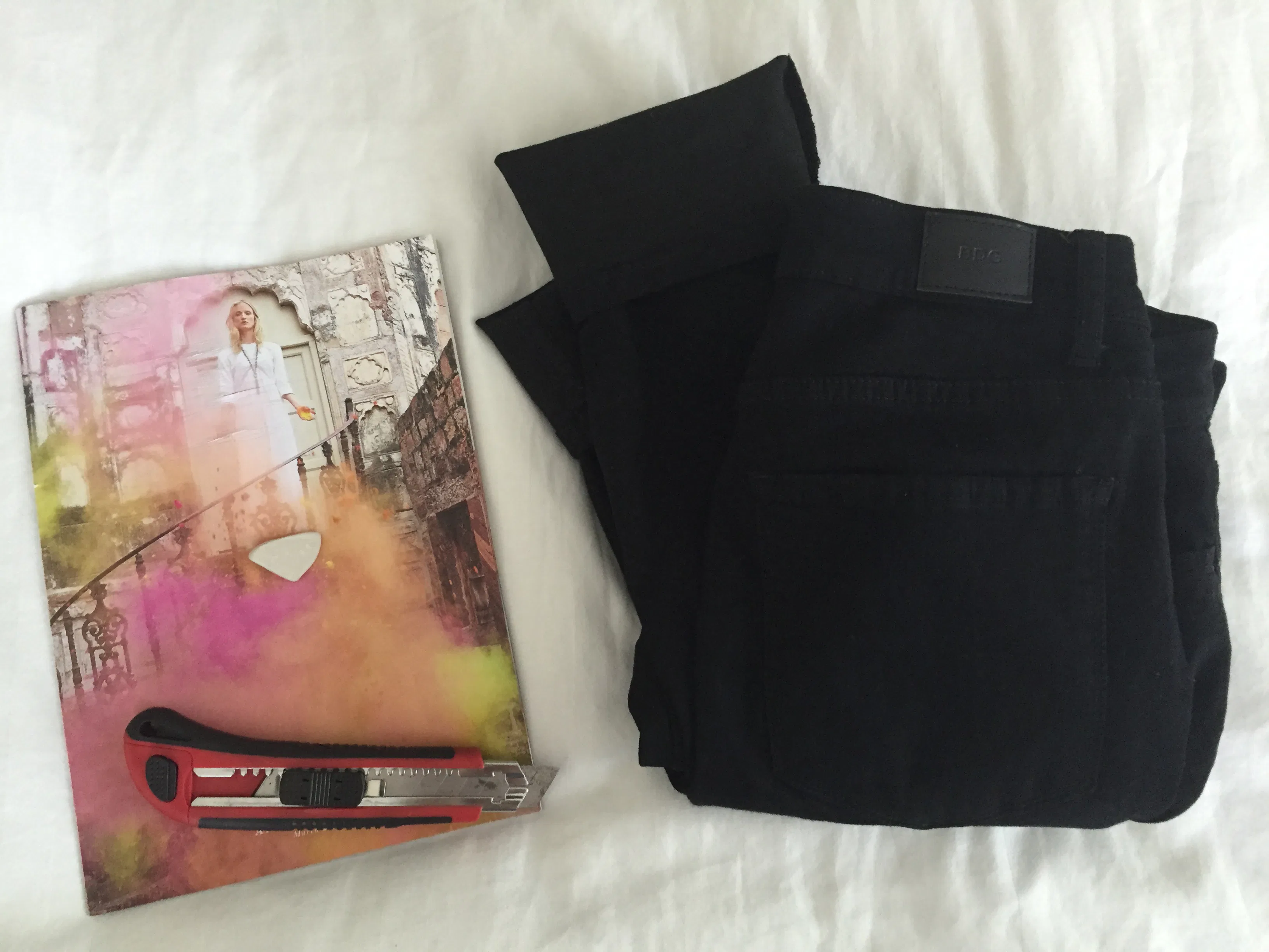 How To DIY Distressed Jeans Because It's So Easy To Rip Your Own Pants ...