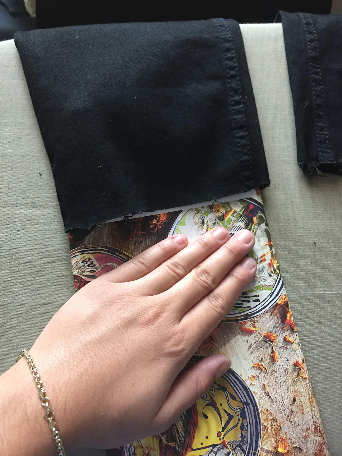 How To DIY Distressed Jeans Because It's So Easy To Rip Your Own Pants ...