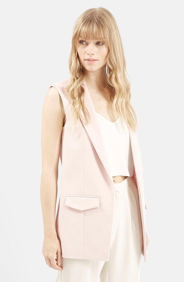 The One Jacket You Need This Fall Doesn't Actually Have Sleeves — PHOTOS