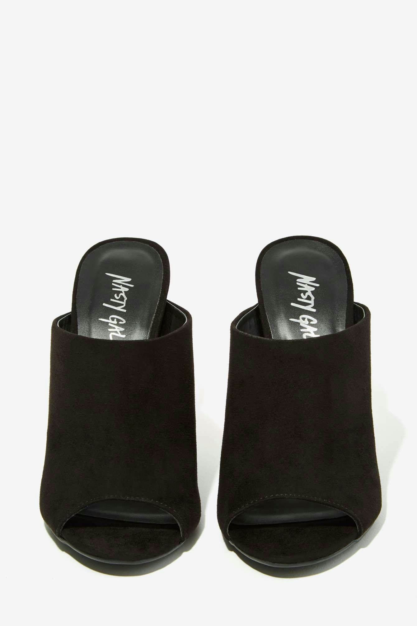 Ruby Rose Wears A Classic Tuxedo & It's So Ruby Rose In The Best Of ...