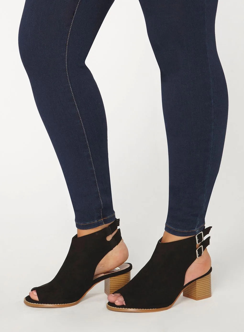 11 Wide Fit Shoe Brands That'll Help Keep Your Feet Fatshionable — PHOTOS