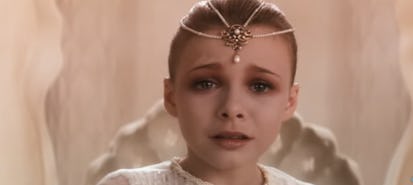 How To Dress Like The Childlike Empress From 'The NeverEnding Story ...