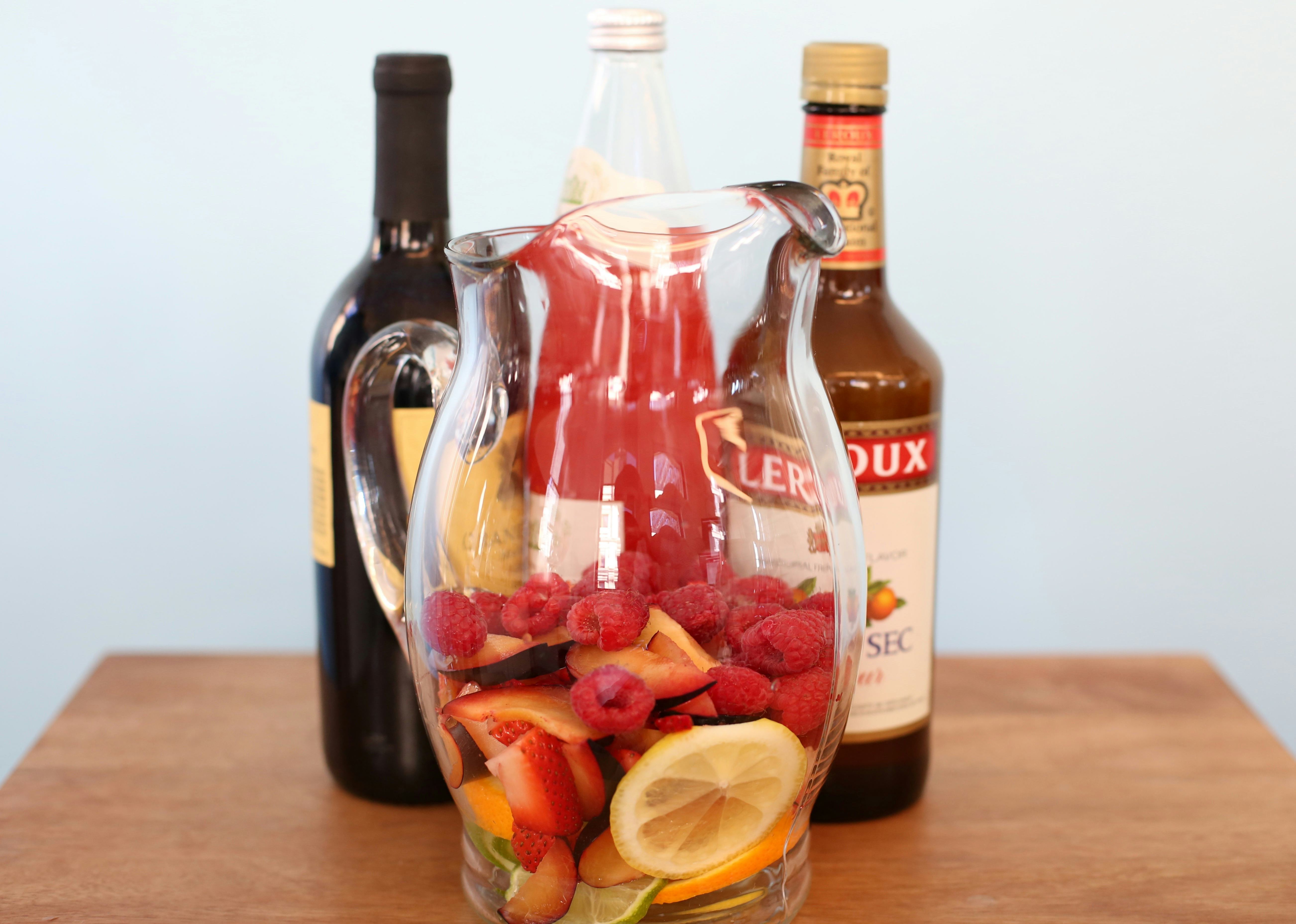 MTV's 'Scream' The Series Premieres Tonight, So Here's A Ghostface ...