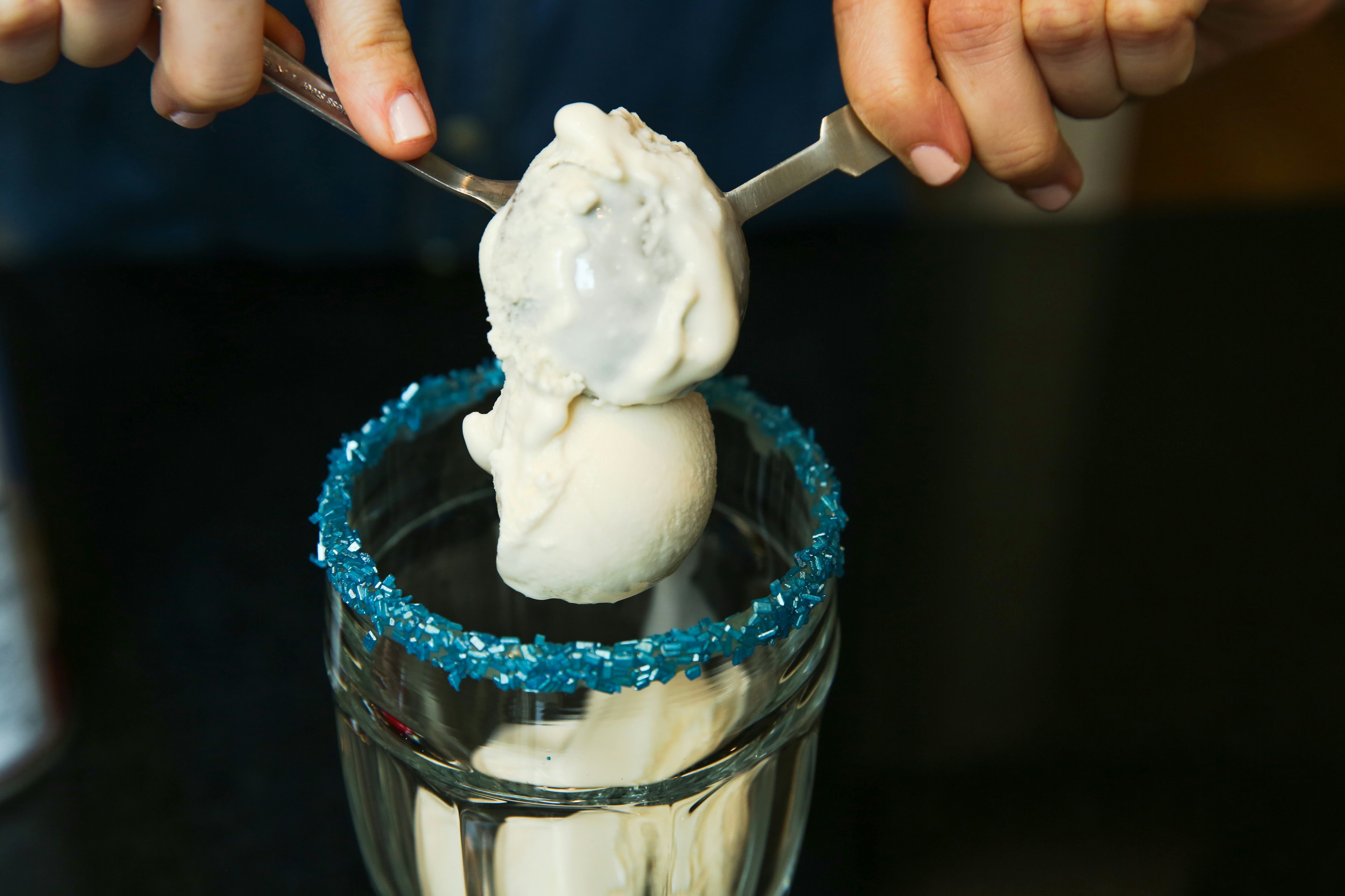 Red, White, And Blue Pop Rock Soda Floats Will Make You The Queen Of ...