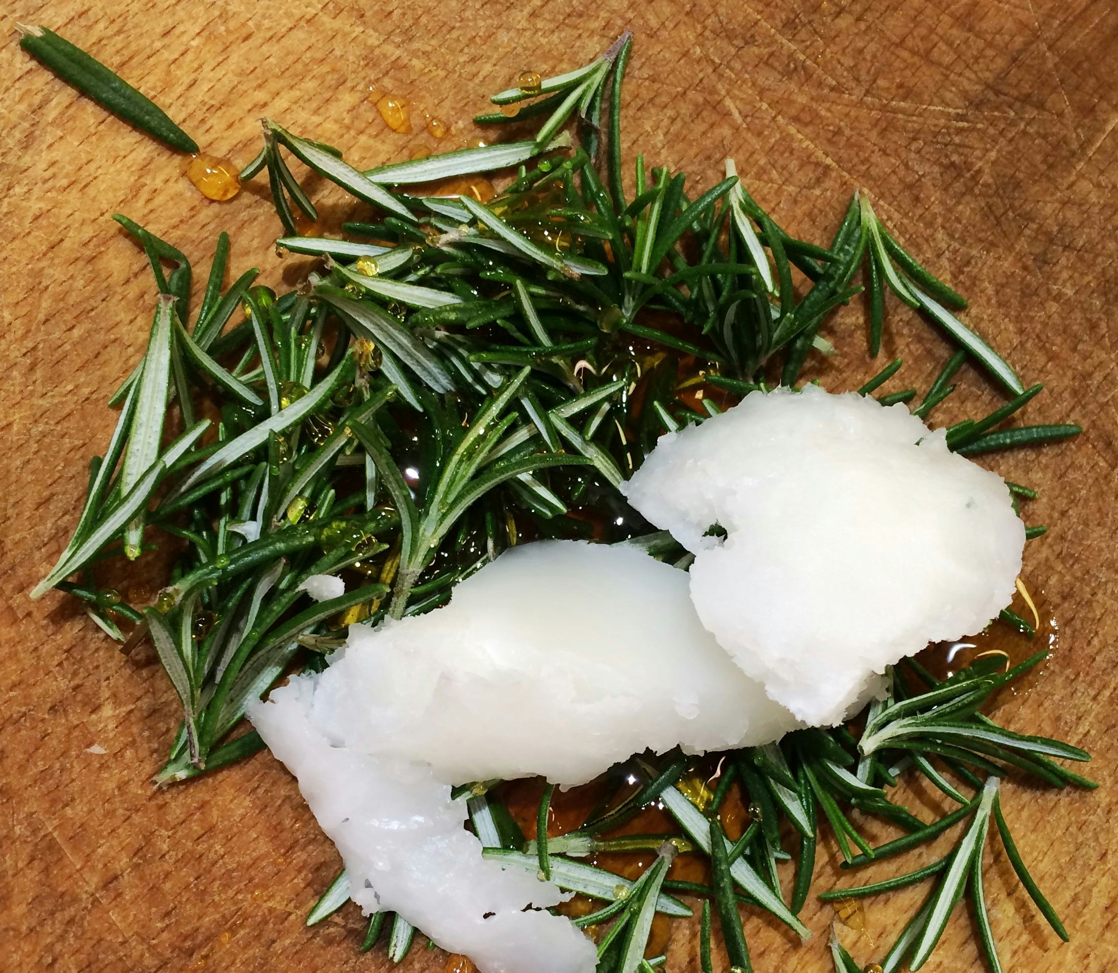 DIY Face Mask Experiment For A Tasty Face: Combine Rosemary, Raw Honey ...