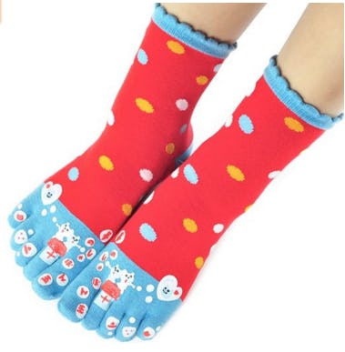 11 Struggles Only People Who Loved Toe Socks Will Understand — PHOTOS