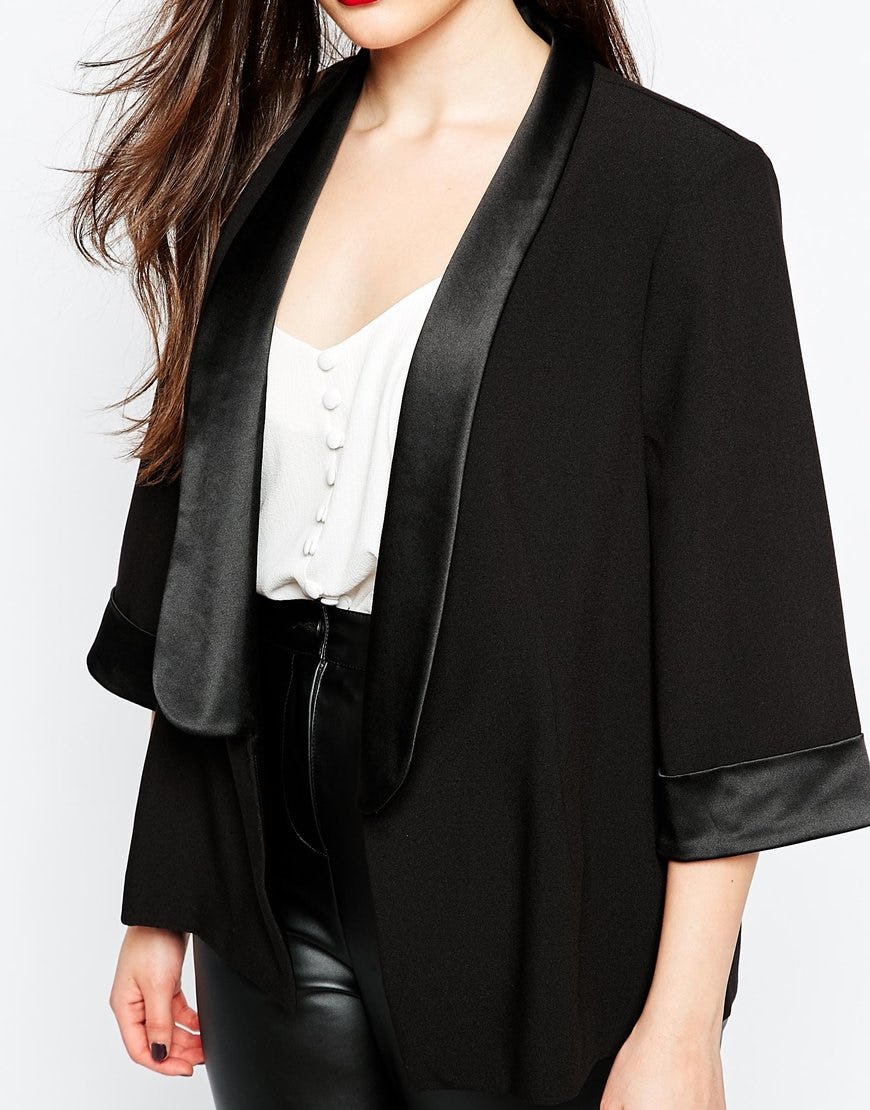 Jennifer Lawrence Wears A Lace Bra Under A Blazer Because The Cold Can ...