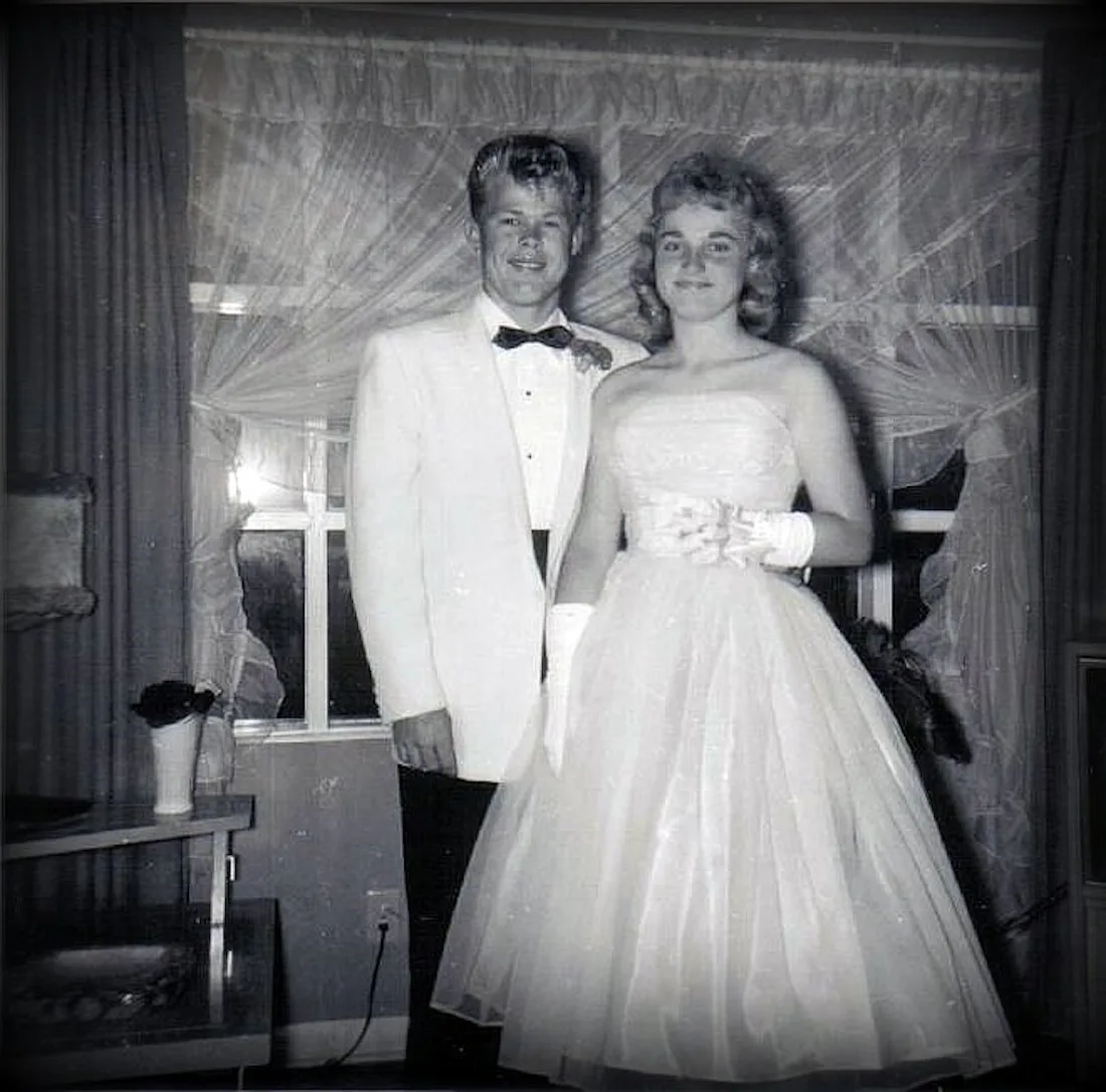 7 Awesome Vintage Prom Dresses That'll Set Your Retro-Loving Heart All ...