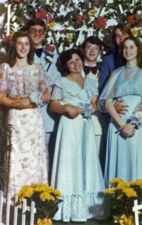 7 Awesome Vintage Prom Dresses That'll Set Your Retro-Loving Heart All ...
