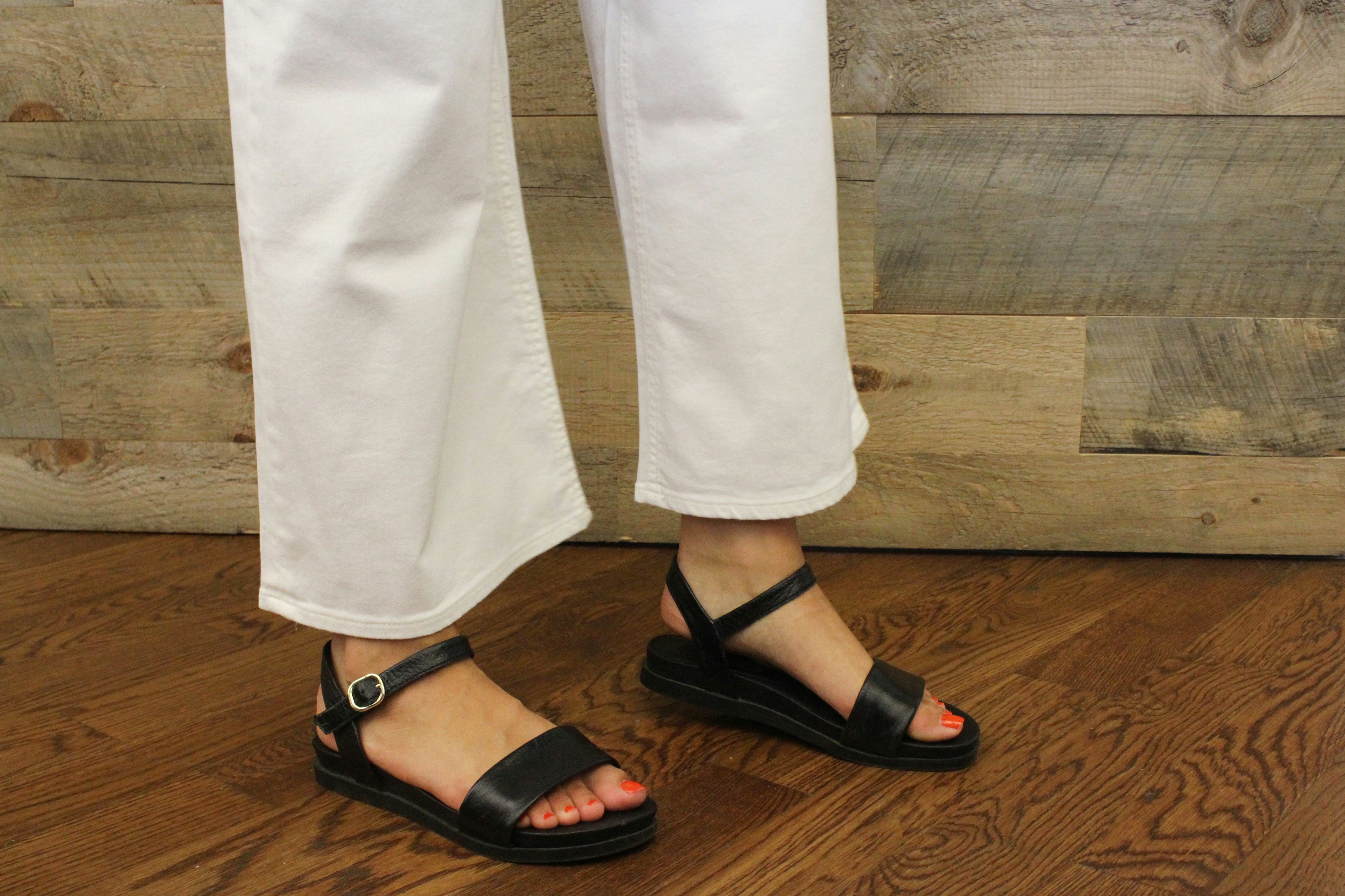 How To Style Wide Legged Pants If You're Short Without Overwhelming ...