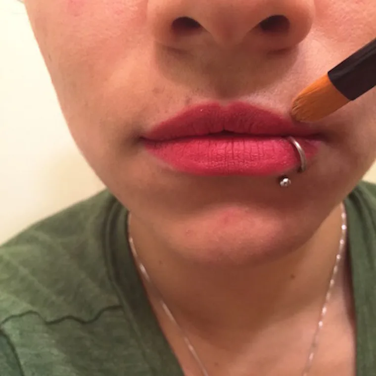 How To Apply Lipstick With A Lip Ring, Because Painting Around Your ...