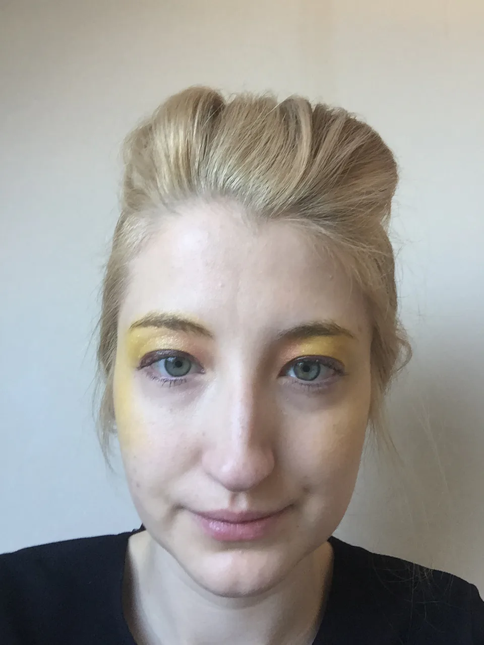 3 Easy Effie Trinket Makeup Looks To Try At Home If You Want To Exude ...