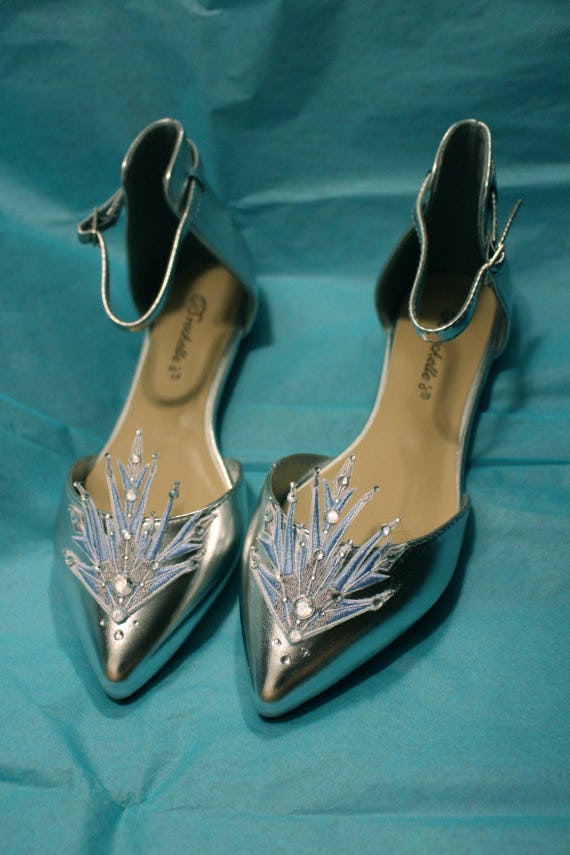 How To Dress Like Princess Elsa This Holiday Season To Ensure Your Ice ...