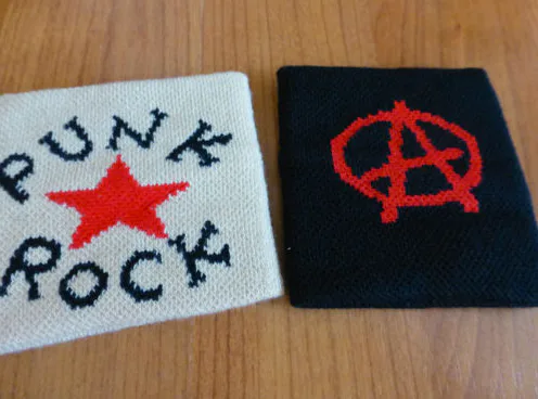 10 Early 2000s Accessories We All Matched With Our Best Friends — PHOTOS