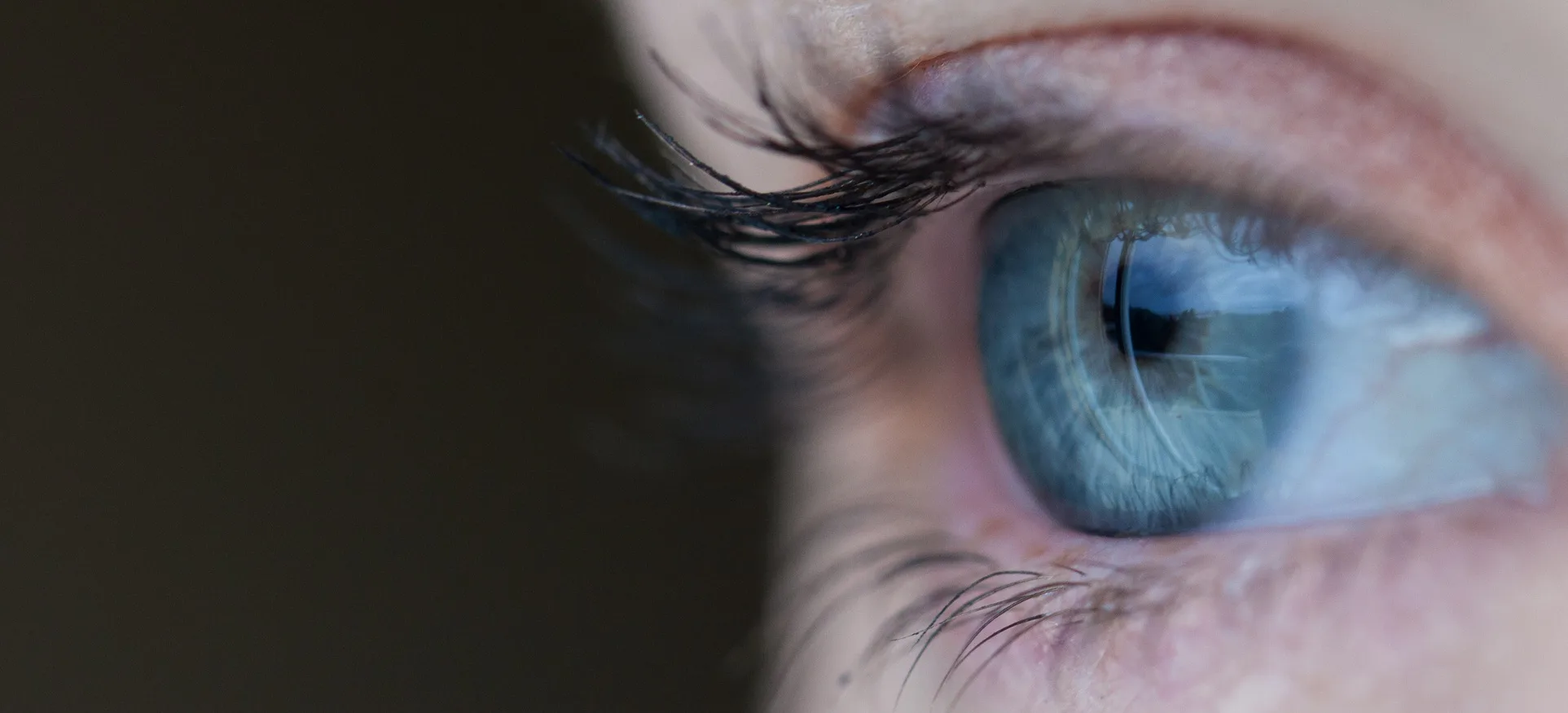 7 Simple Body Language Hints To Tell If Someone Is Into You