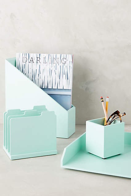 7 Ways To Keep Your Desk Uncluttered And Stay Focused