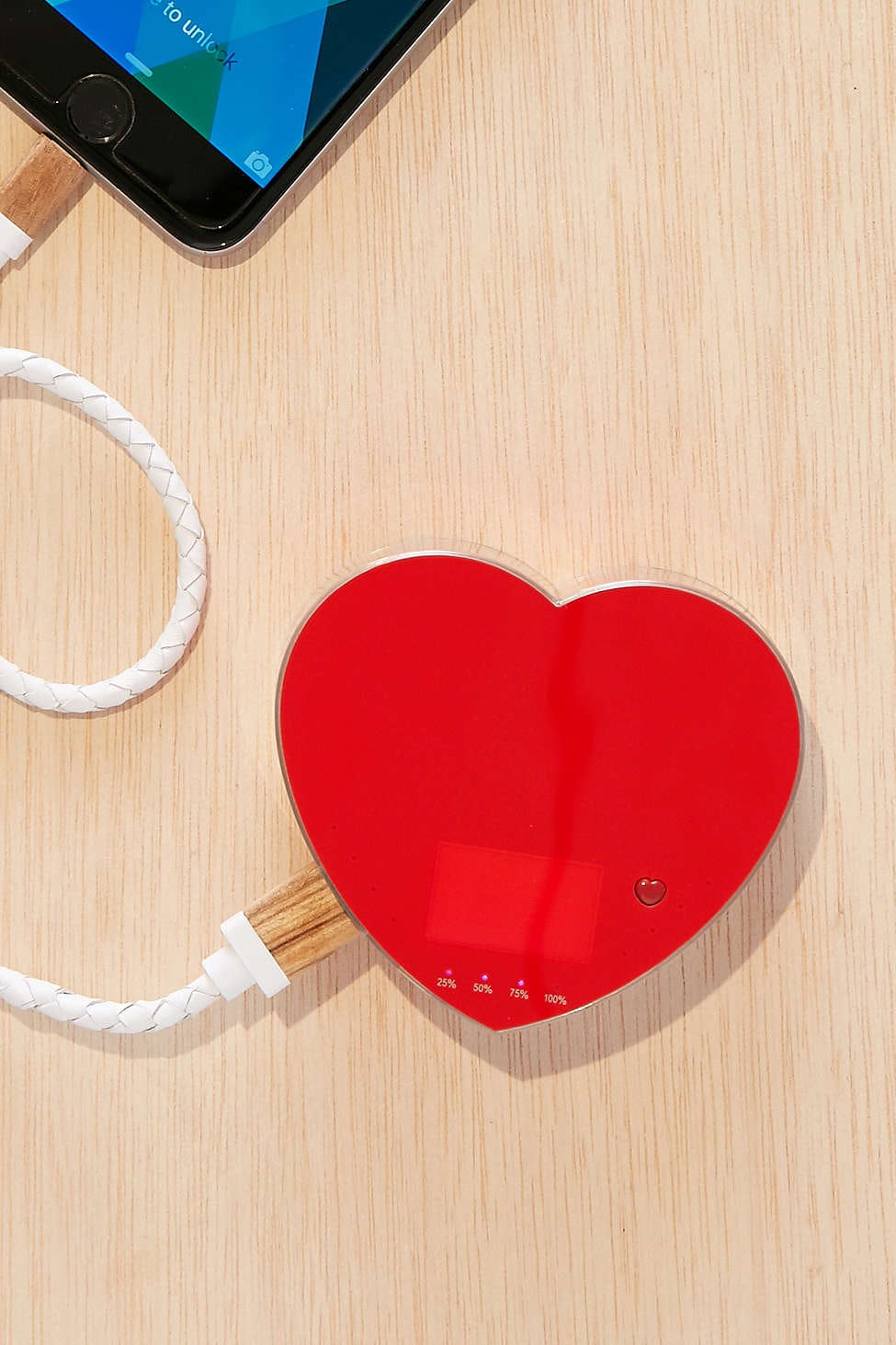 11 Gorgeous Portable Power Chargers For Working Girls On The Move