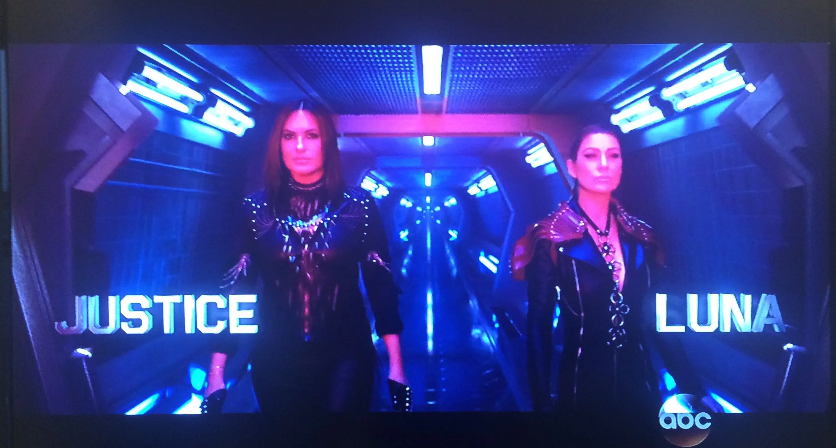 The Outfits In Taylor Swift "Bad Blood" Video Premiere At The 2015 ...