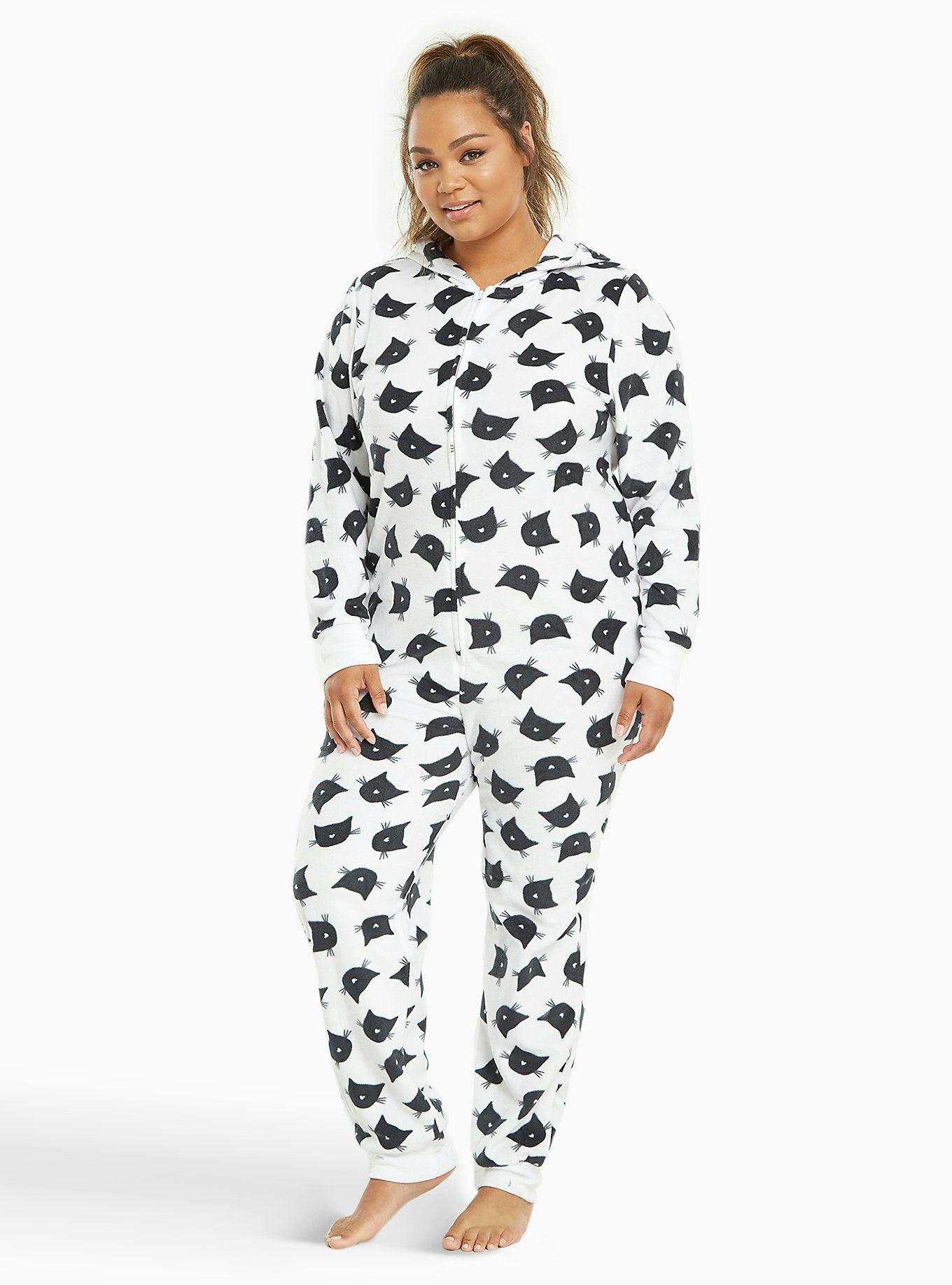 7 Plus Size Sleepwear Pieces That'll Keep Warm & Cozy This Fall
