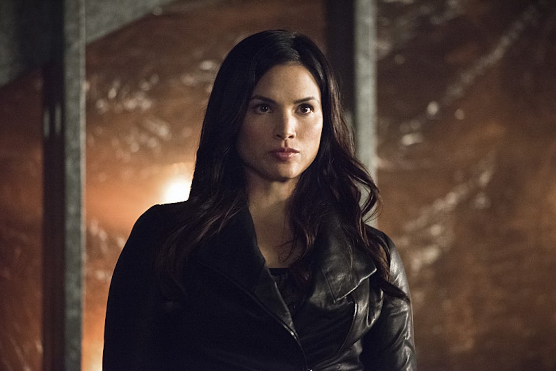 Could Oliver And Nyssa Get Married On Arrow This Theory Offers Ollie A Way Out Of The League