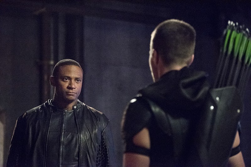 'Arrow' Season 4 Photos Reveal Action, New Costumes, & A Very Dangerous ...