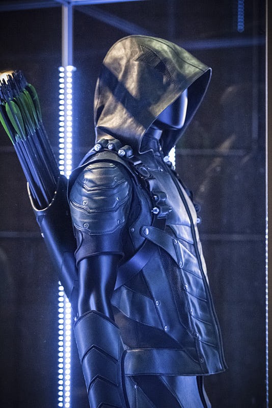 'Arrow' Season 4 Photos Reveal Action, New Costumes, & A Very Dangerous ...