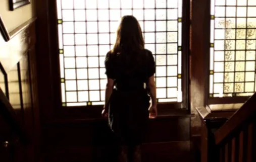 12 'Pretty Little Liars' Pilot Clues That Prove Aria Montgomery Is On ...