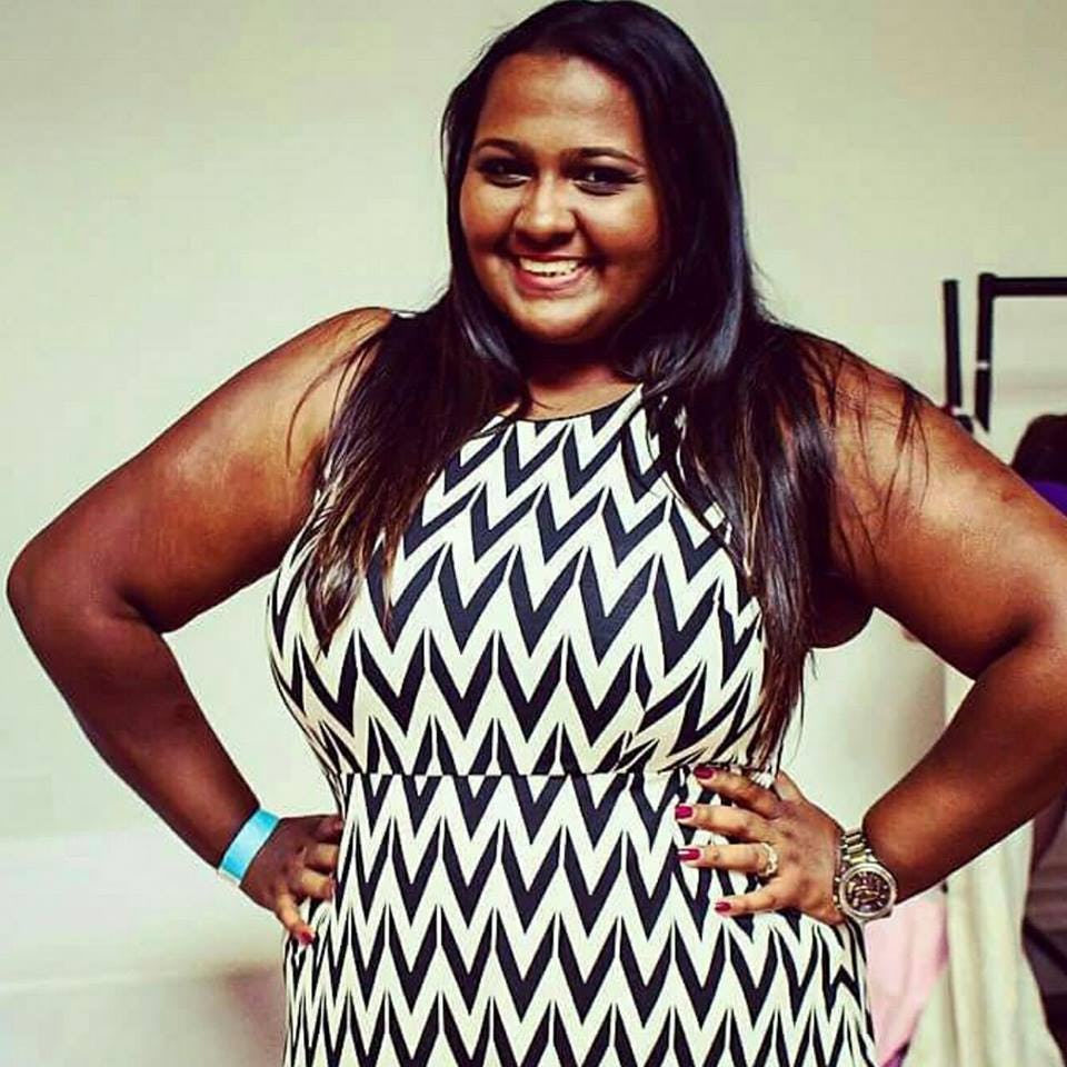 19 Tips For Wearing Halters & High Necklines With Big Boobs — PHOTOS