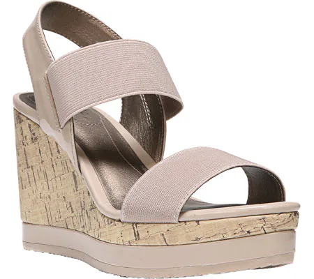 15 Wide Width Sandals To Keep Your Glorious Feet Equal Parts Comfy ...