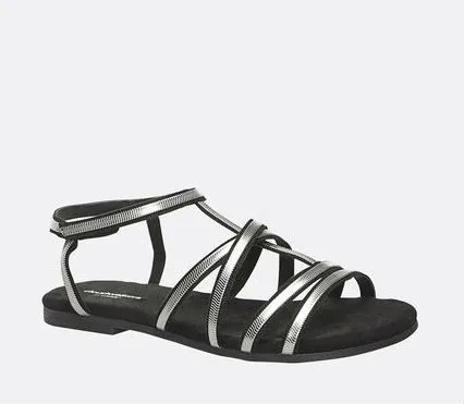 15 Wide Width Sandals To Keep Your Glorious Feet Equal Parts Comfy ...