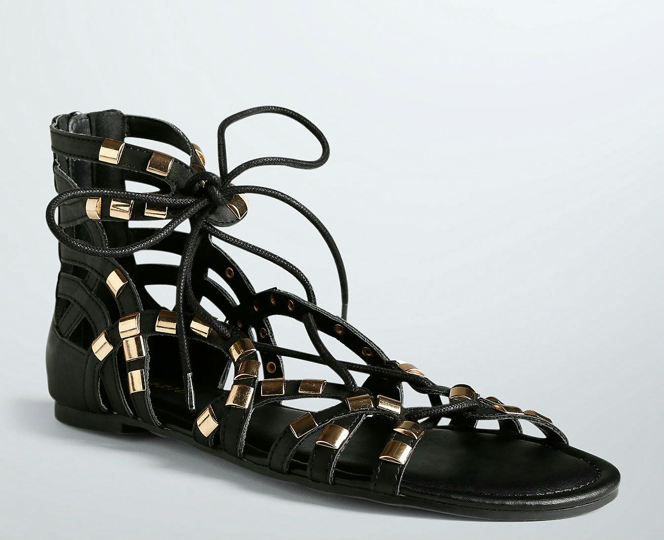 15 Wide Width Sandals To Keep Your Glorious Feet Equal Parts Comfy ...