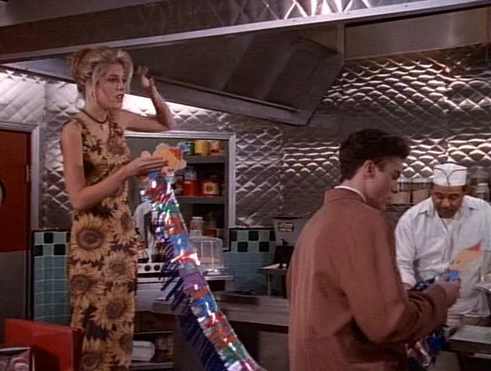 21 Style Lessons From 'Beverly Hills 90210' That Still Influence ...