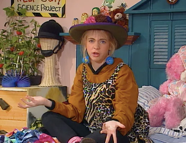 How To Dress Like Clarissa Darling As An Adult, Because The '90s Are ...