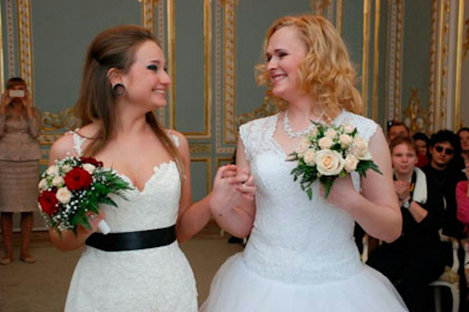 Lesbian Couple Gets Married In Russia Making It The First Same Sex
