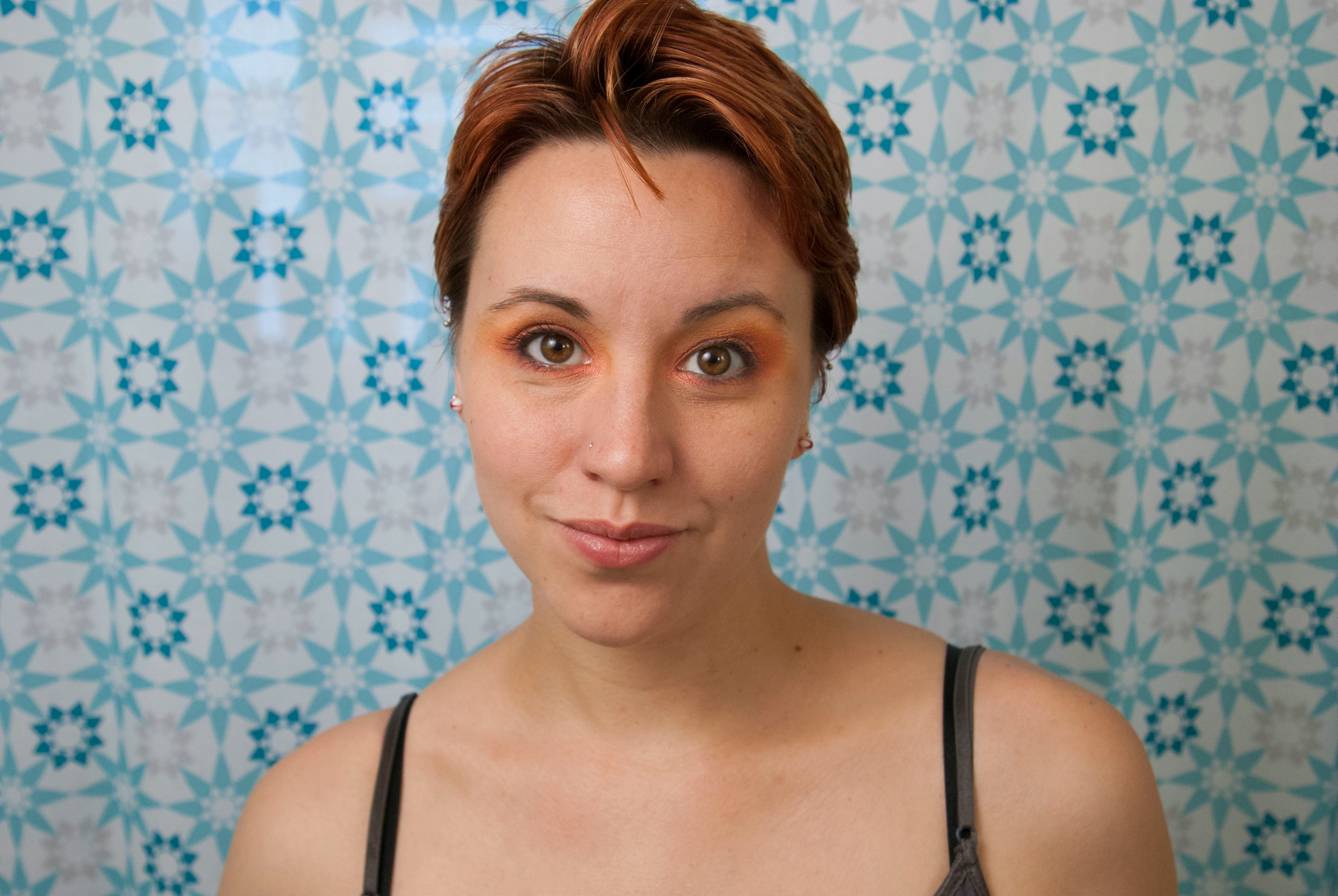 5 Annie Lennox Inspired Makeup Looks, From The Black Eyeshadow Mask To ...