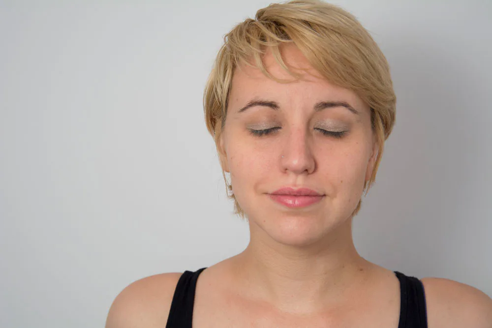 7 Graphic Eyeliner Looks To Try This Fall For The Total Beauty Routine ...