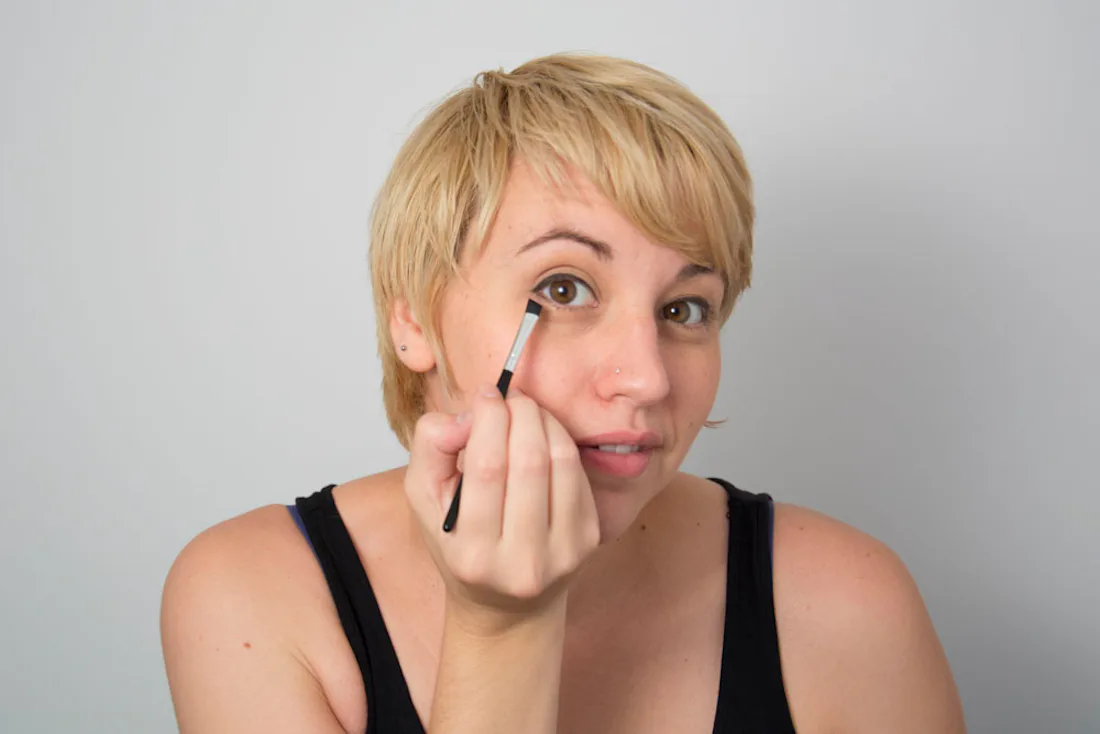 7 Graphic Eyeliner Looks To Try This Fall For The Total Beauty Routine ...