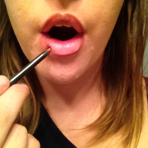 4 Easy Steps For Applying Lip Liner Like A Professional