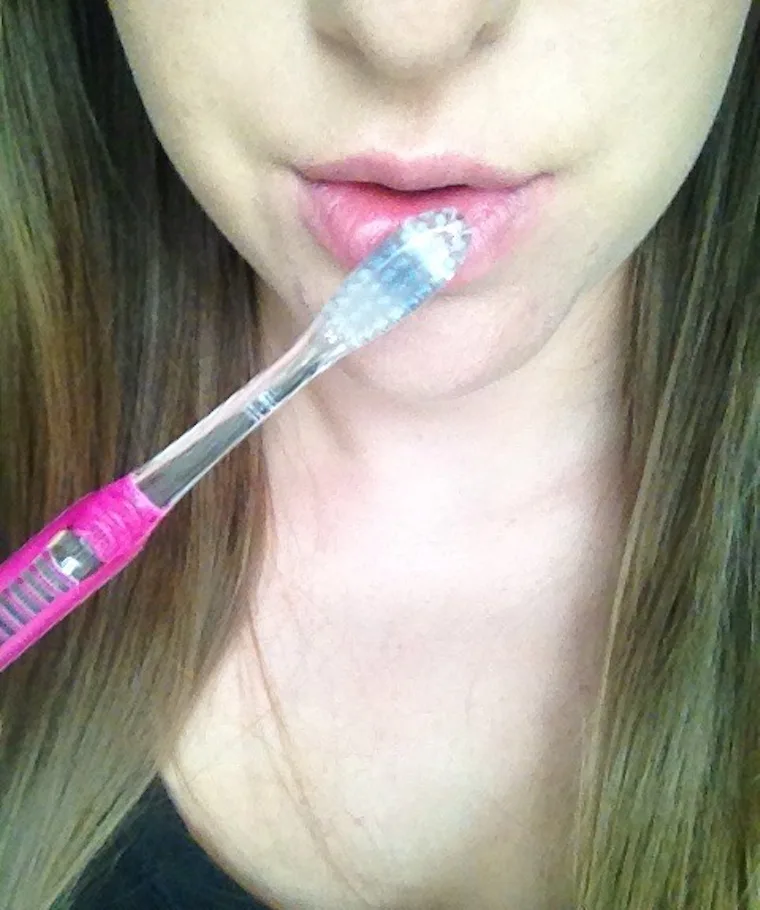 A Kylie Jenner Lip Tutorial For Thin Lips That Doesn't Involve Sucking ...