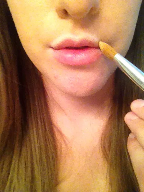 A Kylie Jenner Lip Tutorial For Thin Lips That Doesn't Involve Sucking ...