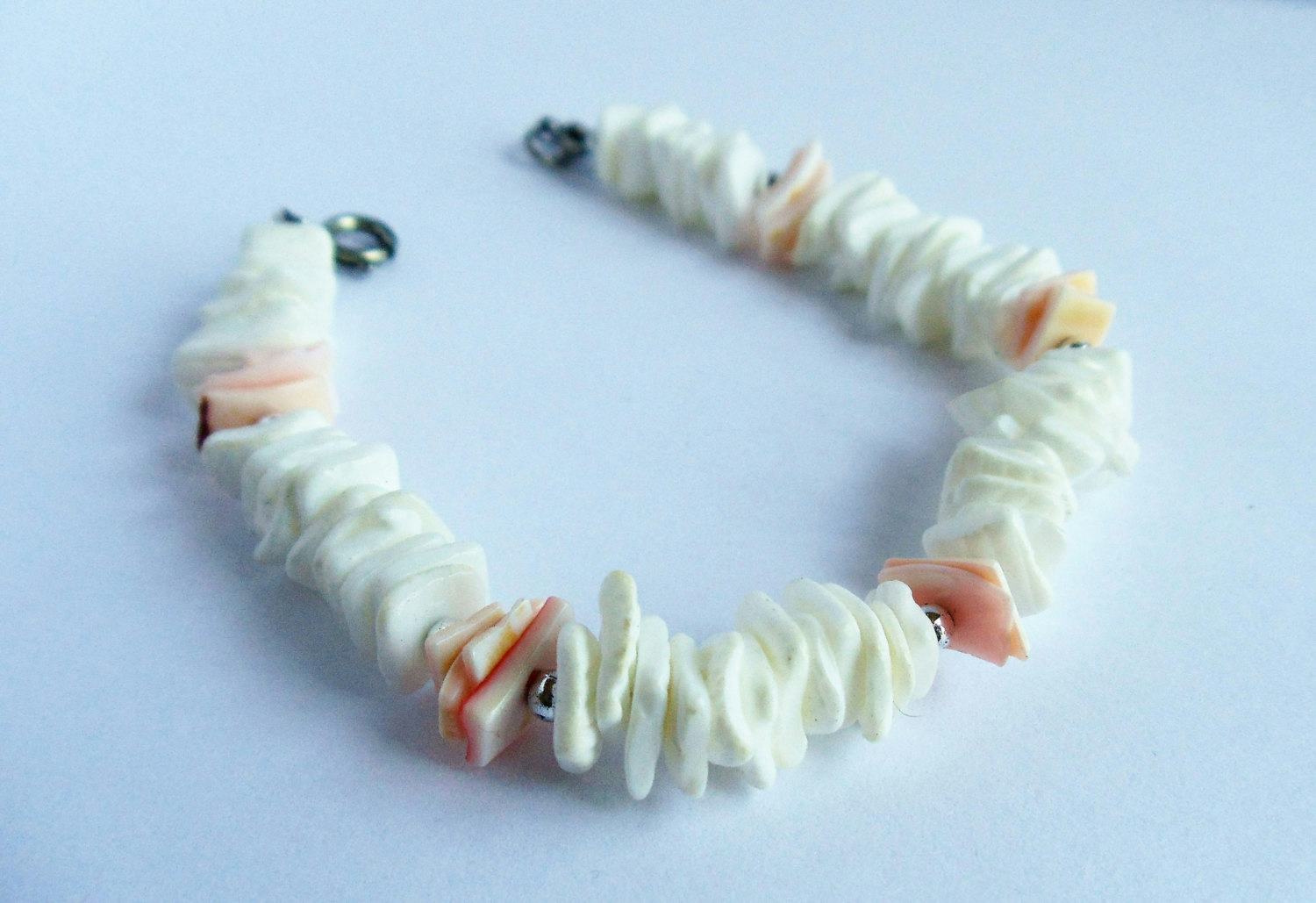 13 Bracelets Young Millennials Owned & Layered In The '90s & Early '00s ...