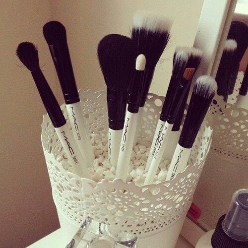 14 DIY Makeup Organizer Ideas That Are So Much Prettier Than Those ...