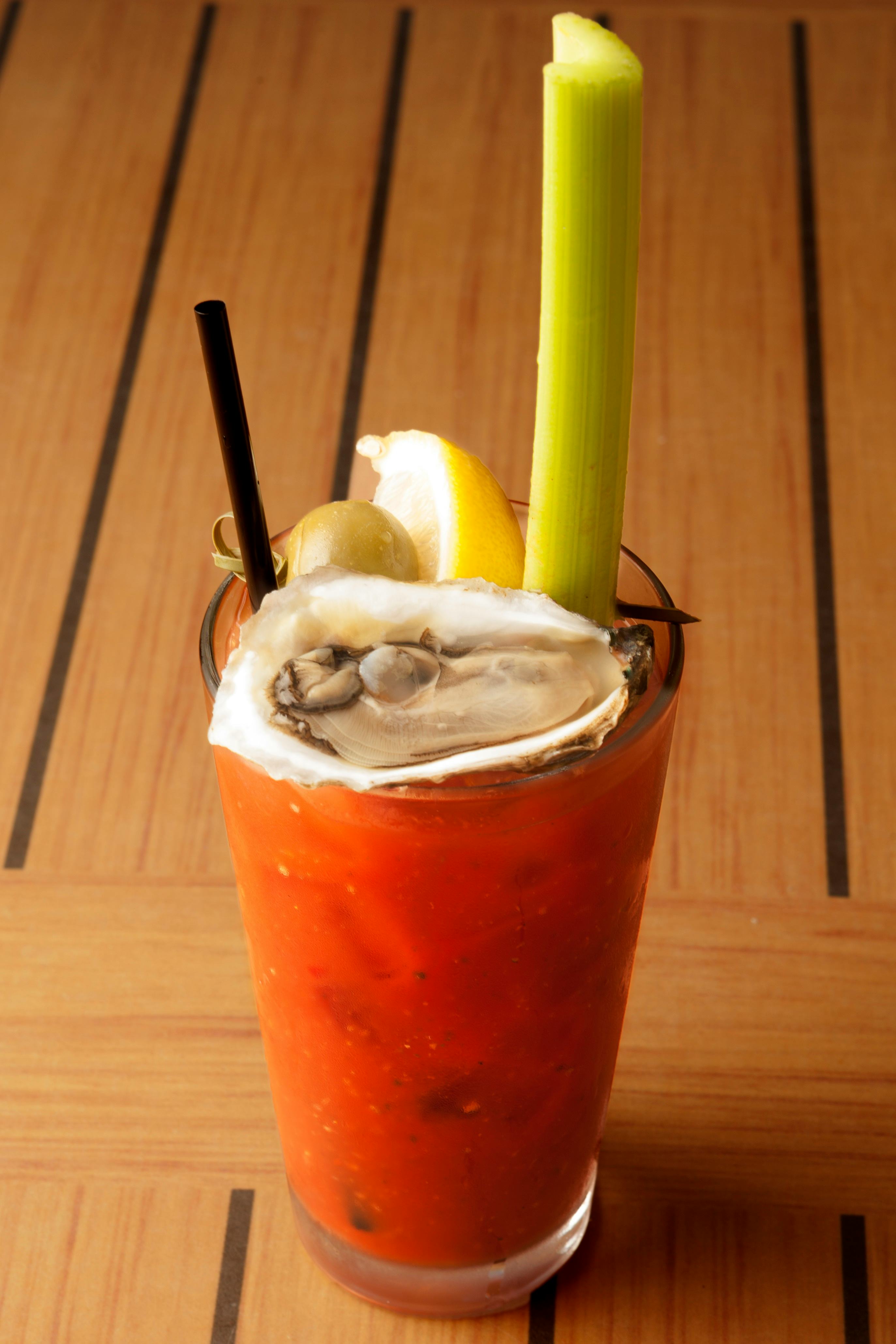 10 Summer Wedding Cocktail Ideas That Are Refreshingly Unique And Fun