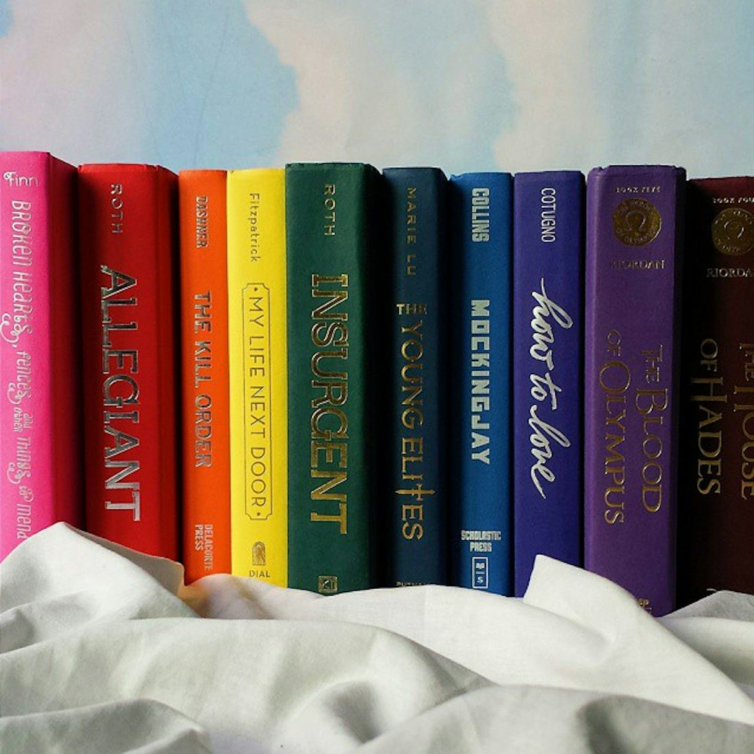 10 Hacks For Organizing Books And Making Your Reading Space Instagram ...