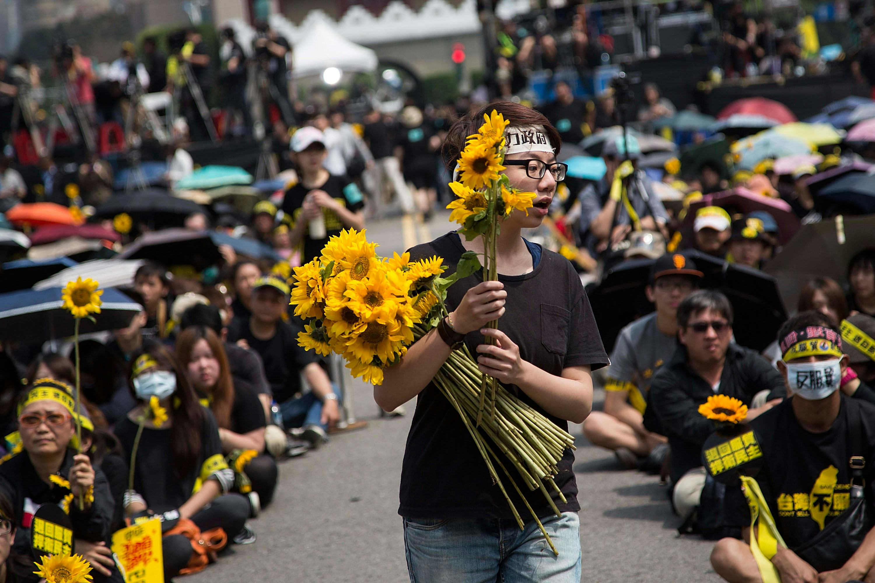 100,000 People Are Protesting in Taiwan — and Their "Sunflower Movement ...